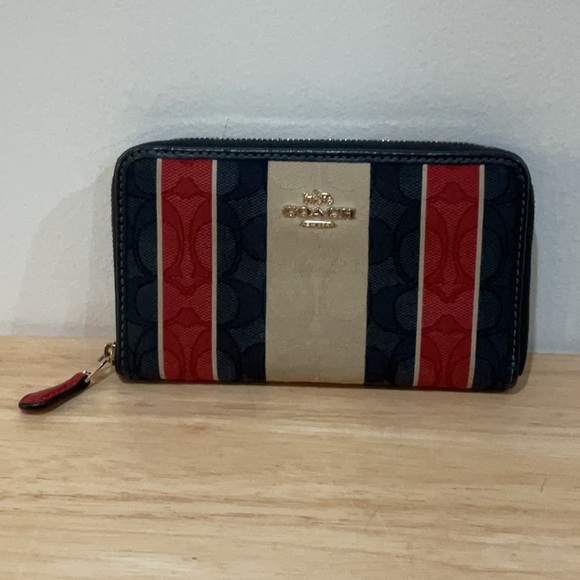 Coach | Bags | Coach Medium Zip Wallet In Signature Jacquard With ...